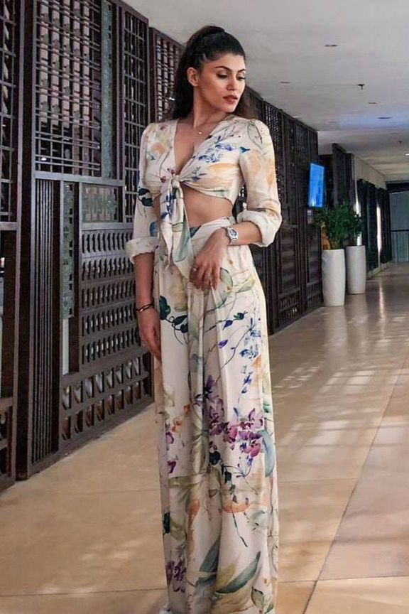 A Breezy & Stylish Tie Front Top Sewing Pattern That Goes With ...